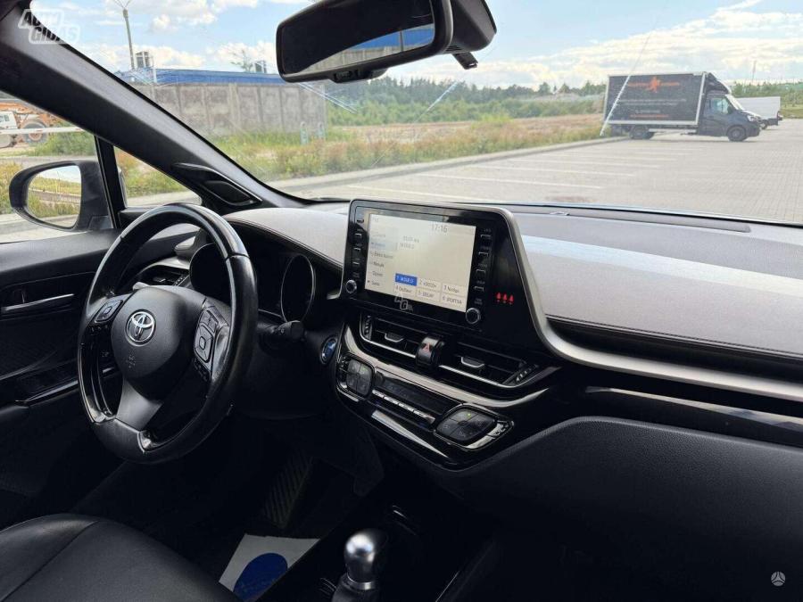 Black Toyota C-HR 2021 in Vilnius, with an engine capacity of 1.80 L and mileage of 147 thousand km for 19950 €, photo 27 on AUTOMOTO.COM.LV