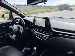 Black Toyota C-HR 2021 in Vilnius, with an engine capacity of 1.80 L and mileage of 147 thousand km for 19950 €, photo 28 on AUTOMOTO.COM.LV