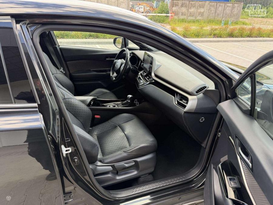 Melns Toyota C-HR 2021 Viļņa, ar dzinēja tilpumu 1.80 L un nobraukumu 147 tūkst. km par 19950 €, foto 21 vietnē AUTOMOTO.COM.LV