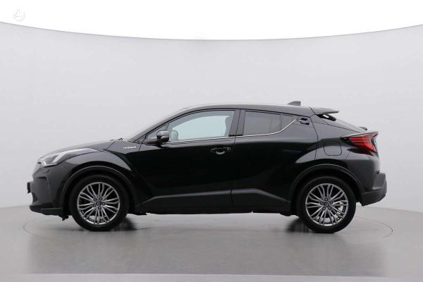 Black Toyota C-HR 2021 in Vilnius, with an engine capacity of 1.80 L and mileage of 93 thousand km for 24900 €, photo 4 on AUTOMOTO.COM.LV