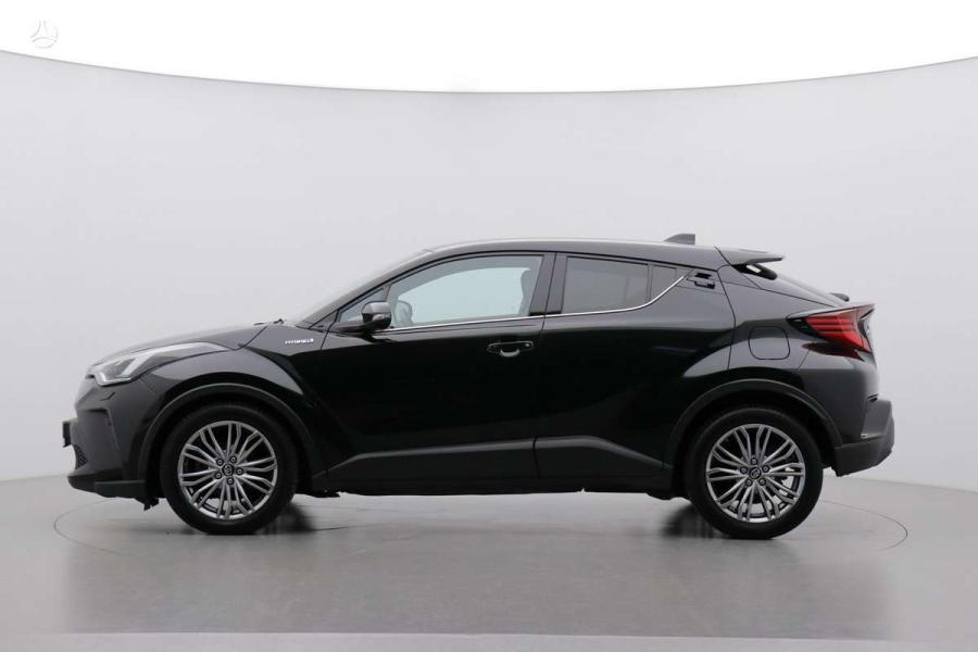 Black Toyota C-HR 2021 in Vilnius, with an engine capacity of 1.80 L and mileage of 93 thousand km for 24900 €, photo 5 on AUTOMOTO.COM.LV