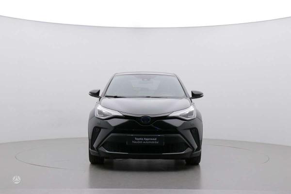 Black Toyota C-HR 2021 in Vilnius, with an engine capacity of 1.80 L and mileage of 93 thousand km for 24900 €, photo 6 on AUTOMOTO.COM.LV