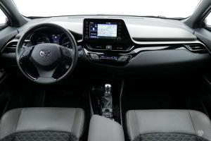Black Toyota C-HR 2021 in Vilnius, with an engine capacity of 1.80 L and mileage of 93 thousand km for 24900 €, photo 8 on AUTOMOTO.COM.LV
