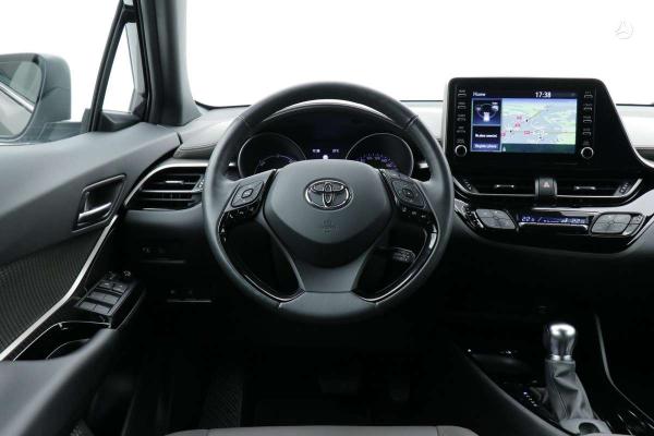 Black Toyota C-HR 2021 in Vilnius, with an engine capacity of 1.80 L and mileage of 93 thousand km for 24900 €, photo 8 on AUTOMOTO.COM.LV