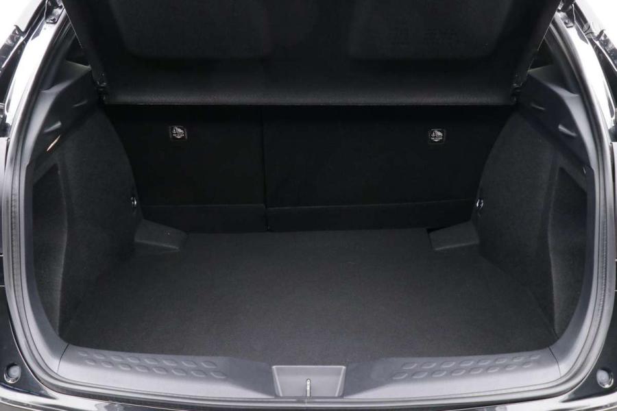 Black Toyota C-HR 2021 in Vilnius, with an engine capacity of 1.80 L and mileage of 93 thousand km for 24900 €, photo 12 on AUTOMOTO.COM.LV