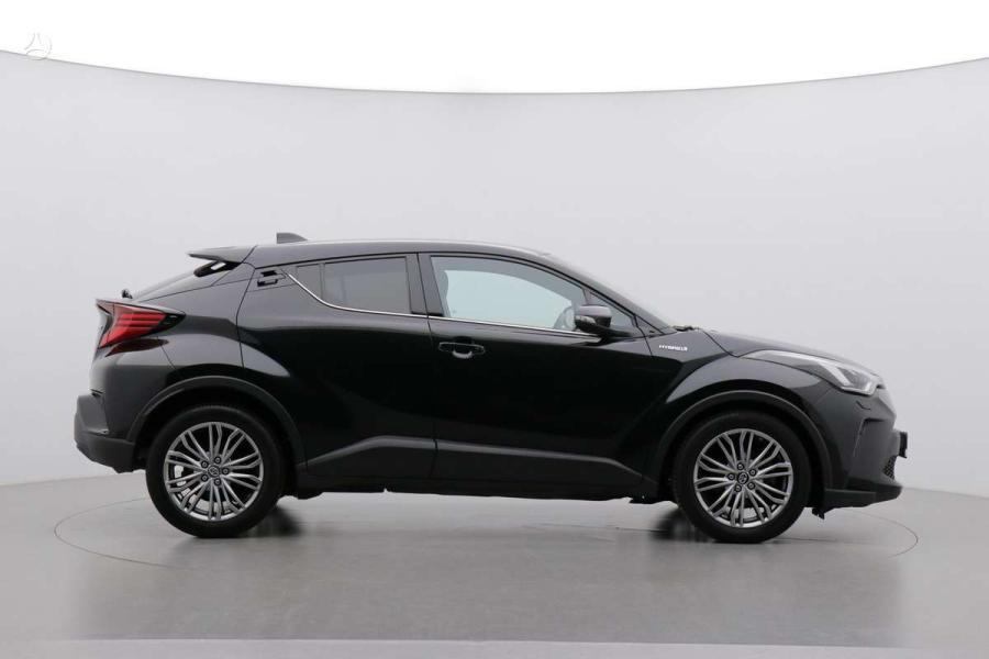 Black Toyota C-HR 2021 in Vilnius, with an engine capacity of 1.80 L and mileage of 93 thousand km for 24900 €, photo 18 on AUTOMOTO.COM.LV