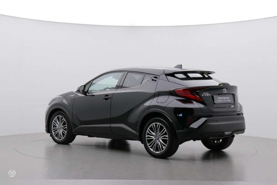 Black Toyota C-HR 2021 in Vilnius, with an engine capacity of 1.80 L and mileage of 93 thousand km for 24900 €, photo 19 on AUTOMOTO.COM.LV