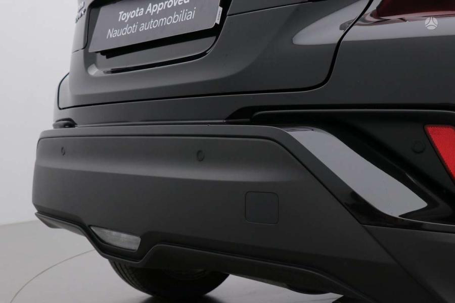 Black Toyota C-HR 2021 in Vilnius, with an engine capacity of 1.80 L and mileage of 93 thousand km for 24900 €, photo 22 on AUTOMOTO.COM.LV