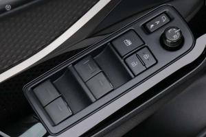 Black Toyota C-HR 2021 in Vilnius, with an engine capacity of 1.80 L and mileage of 93 thousand km for 24900 €, photo 26 on AUTOMOTO.COM.LV