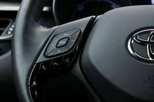 Black Toyota C-HR 2021 in Vilnius, with an engine capacity of 1.80 L and mileage of 93 thousand km for 24900 €, photo 30 on AUTOMOTO.COM.LV
