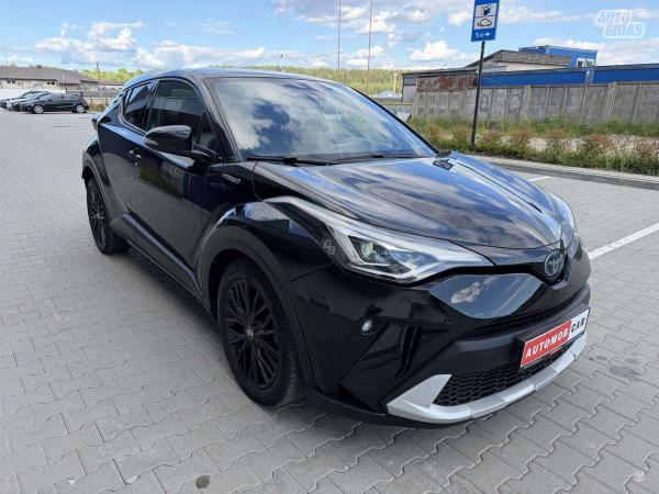 Melns Toyota C-HR 2021 Viļņa, ar dzinēja tilpumu 1.80 L un nobraukumu 147 tūkst. km par 19950 €, foto 2 vietnē AUTOMOTO.COM.LV