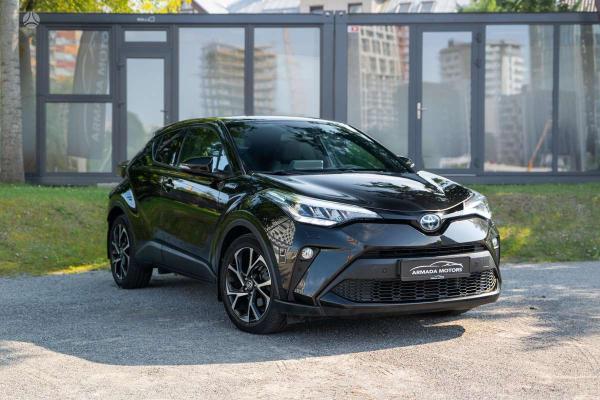 Melns Toyota C-HR 2021 Viļņa, ar dzinēja tilpumu 1.99 L un nobraukumu 127 tūkst. km par 19900 €, foto 1 vietnē AUTOMOTO.COM.LV