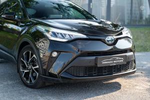 Melns Toyota C-HR 2021 Viļņa, ar dzinēja tilpumu 1.99 L un nobraukumu 127 tūkst. km par 19900 €, foto 3 vietnē AUTOMOTO.COM.LV