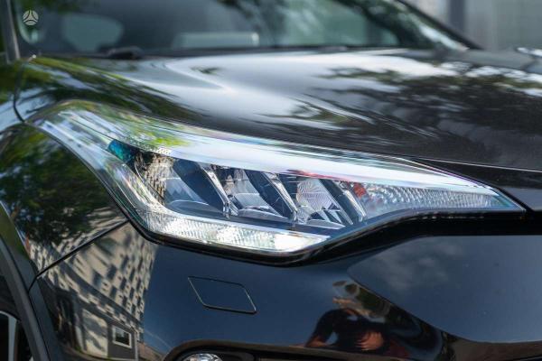 Melns Toyota C-HR 2021 Viļņa, ar dzinēja tilpumu 1.99 L un nobraukumu 127 tūkst. km par 19900 €, foto 3 vietnē AUTOMOTO.COM.LV