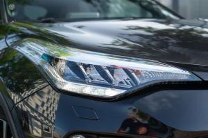 Melns Toyota C-HR 2021 Viļņa, ar dzinēja tilpumu 1.99 L un nobraukumu 127 tūkst. km par 19900 €, foto 4 vietnē AUTOMOTO.COM.LV