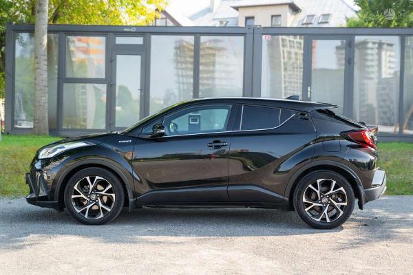 Melns Toyota C-HR 2021 Viļņa, ar dzinēja tilpumu 1.99 L un nobraukumu 127 tūkst. km par 19900 €, foto 8 vietnē AUTOMOTO.COM.LV
