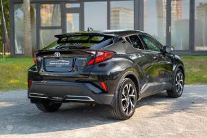 Melns Toyota C-HR 2021 Viļņa, ar dzinēja tilpumu 1.99 L un nobraukumu 127 tūkst. km par 19900 €, foto 19 vietnē AUTOMOTO.COM.LV