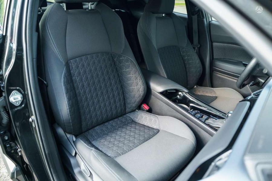 Melns Toyota C-HR 2021 Viļņa, ar dzinēja tilpumu 1.99 L un nobraukumu 127 tūkst. km par 19900 €, foto 24 vietnē AUTOMOTO.COM.LV