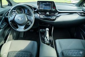 Melns Toyota C-HR 2021 Viļņa, ar dzinēja tilpumu 1.99 L un nobraukumu 127 tūkst. km par 19900 €, foto 26 vietnē AUTOMOTO.COM.LV