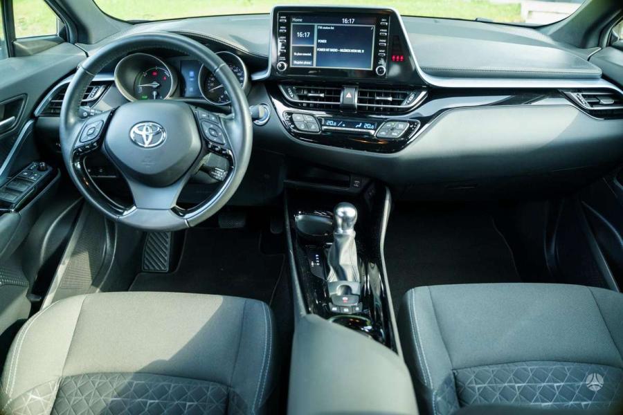 Melns Toyota C-HR 2021 Viļņa, ar dzinēja tilpumu 1.99 L un nobraukumu 127 tūkst. km par 19900 €, foto 26 vietnē AUTOMOTO.COM.LV