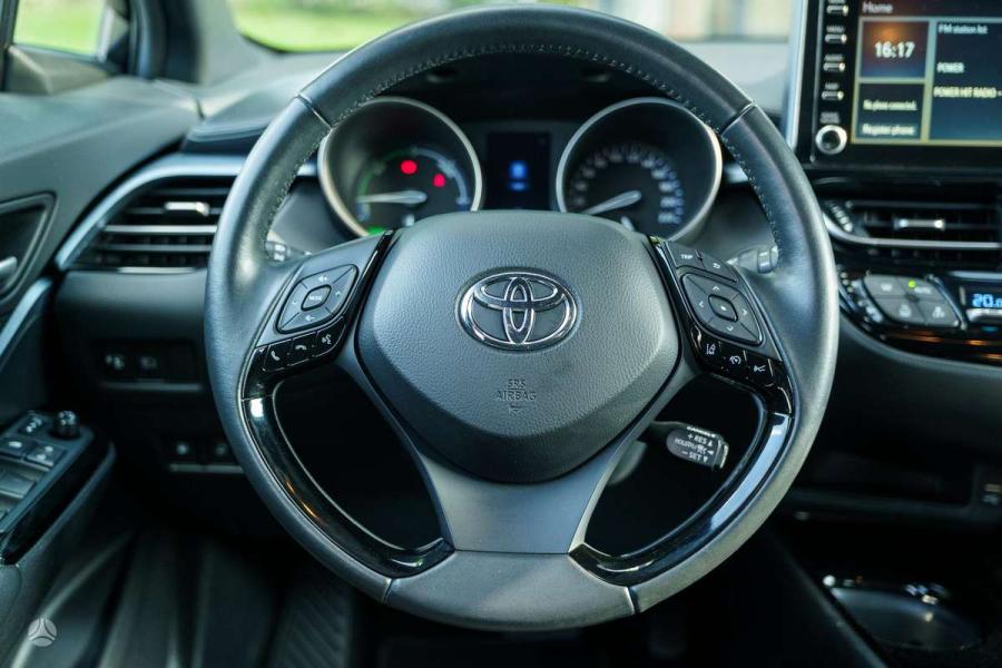Melns Toyota C-HR 2021 Viļņa, ar dzinēja tilpumu 1.99 L un nobraukumu 127 tūkst. km par 19900 €, foto 27 vietnē AUTOMOTO.COM.LV