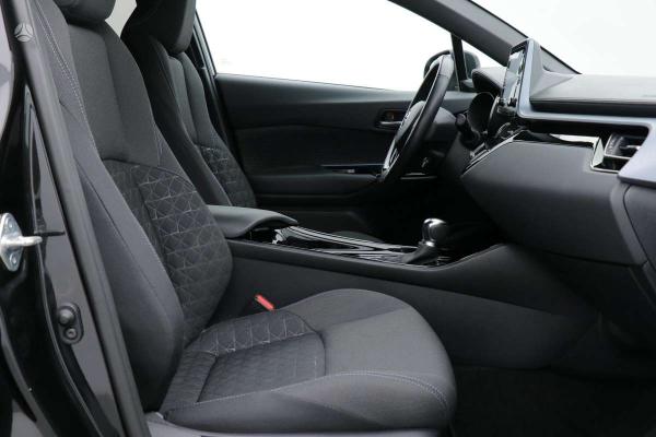 Черный Тойота C-HR 2021 в Вильнюс, объемом двигателя 1.80 л и пробегом 55 тыс. км за 23900 €, фото 9 на AUTOMOTO.COM.LV
