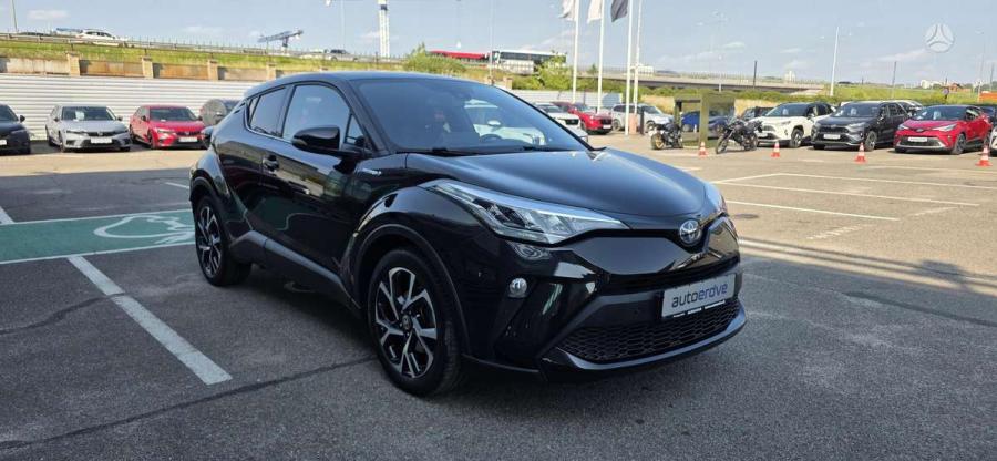 Melns Toyota C-HR 2021 Viļņa, ar dzinēja tilpumu 1.99 L un nobraukumu 94 tūkst. km par 23980 €, foto 4 vietnē AUTOMOTO.COM.LV