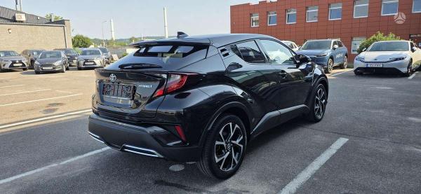 Черный Тойота C-HR 2021 в Вильнюс, объемом двигателя 1.99 л и пробегом 94 тыс. км за 23980 €, фото 4 на AUTOMOTO.COM.LV