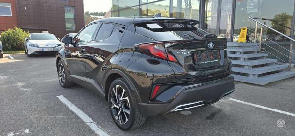 Черный Тойота C-HR 2021 в Вильнюс, объемом двигателя 1.99 л и пробегом 94 тыс. км за 23980 €, фото 5 на AUTOMOTO.COM.LV