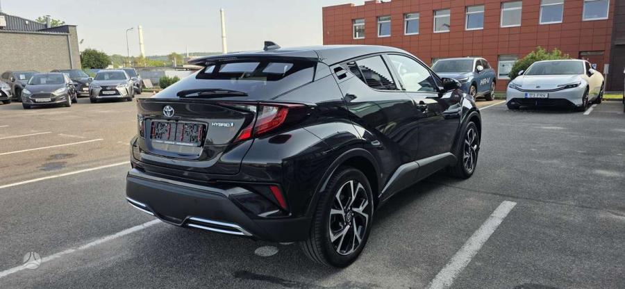 Melns Toyota C-HR 2021 Viļņa, ar dzinēja tilpumu 1.99 L un nobraukumu 94 tūkst. km par 23980 €, foto 8 vietnē AUTOMOTO.COM.LV
