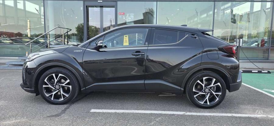 Melns Toyota C-HR 2021 Viļņa, ar dzinēja tilpumu 1.99 L un nobraukumu 94 tūkst. km par 23980 €, foto 10 vietnē AUTOMOTO.COM.LV