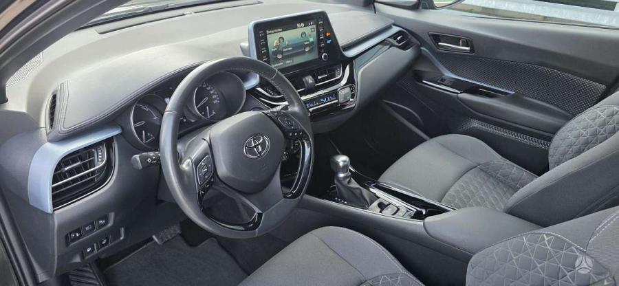 Melns Toyota C-HR 2021 Viļņa, ar dzinēja tilpumu 1.99 L un nobraukumu 94 tūkst. km par 23980 €, foto 21 vietnē AUTOMOTO.COM.LV