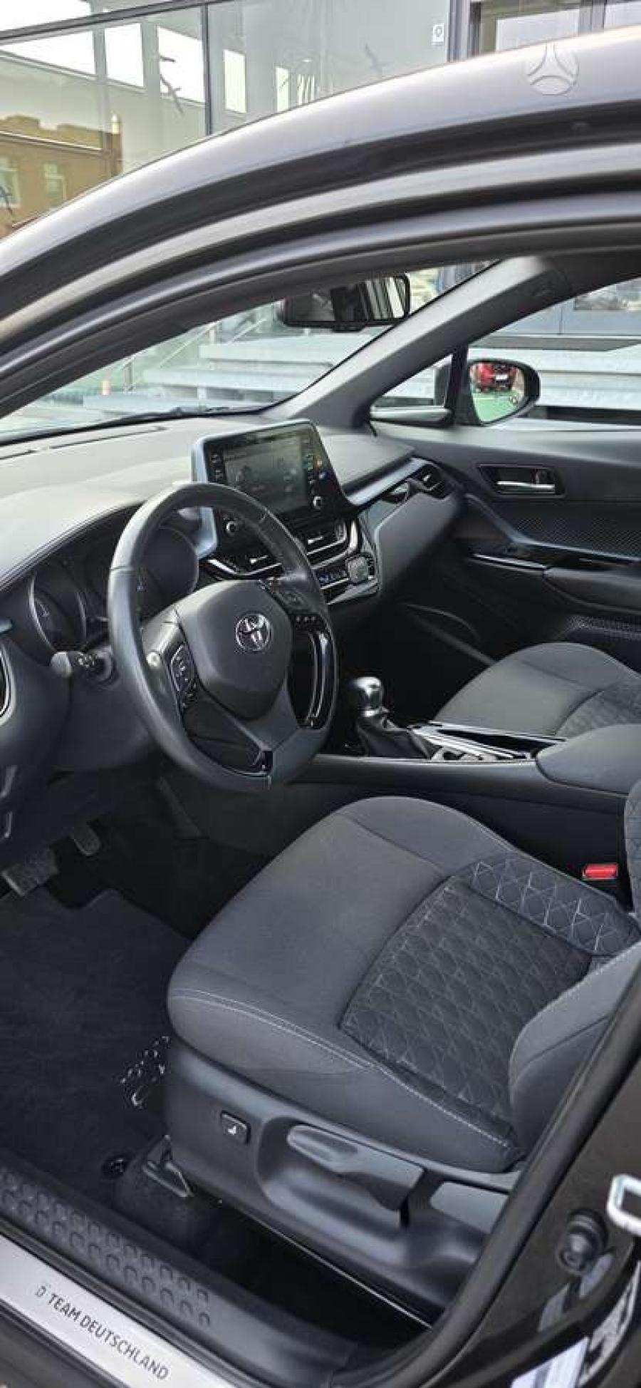 Melns Toyota C-HR 2021 Viļņa, ar dzinēja tilpumu 1.99 L un nobraukumu 94 tūkst. km par 23980 €, foto 22 vietnē AUTOMOTO.COM.LV