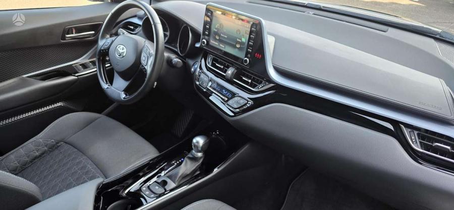 Melns Toyota C-HR 2021 Viļņa, ar dzinēja tilpumu 1.99 L un nobraukumu 94 tūkst. km par 23980 €, foto 24 vietnē AUTOMOTO.COM.LV