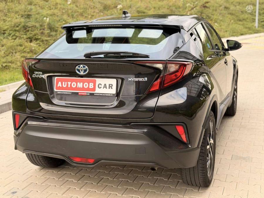 Черный Тойота C-HR 2021 в Вильнюс, объемом двигателя 1.80 л и пробегом 136 тыс. км за 18950 €, фото 7 на AUTOMOTO.COM.LV