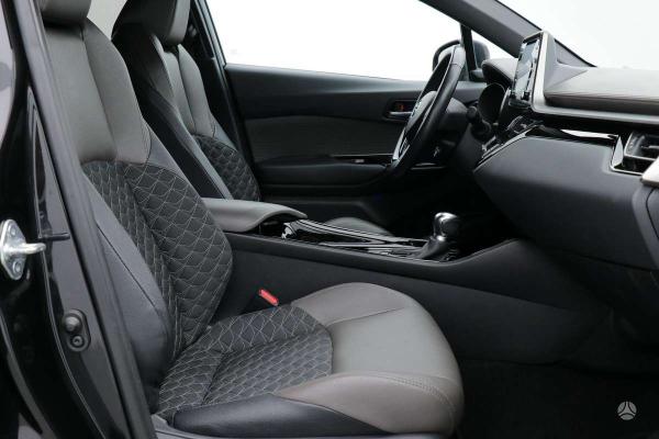 Melns Toyota C-HR 2021 Viļņa, ar dzinēja tilpumu 1.80 L un nobraukumu 82 tūkst. km par 24900 €, foto 10 vietnē AUTOMOTO.COM.LV
