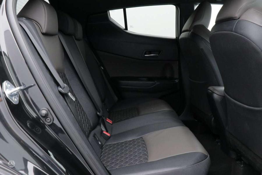Черный Тойота C-HR 2021 в Вильнюс, объемом двигателя 1.80 л и пробегом 82 тыс. км за 24900 €, фото 11 на AUTOMOTO.COM.LV