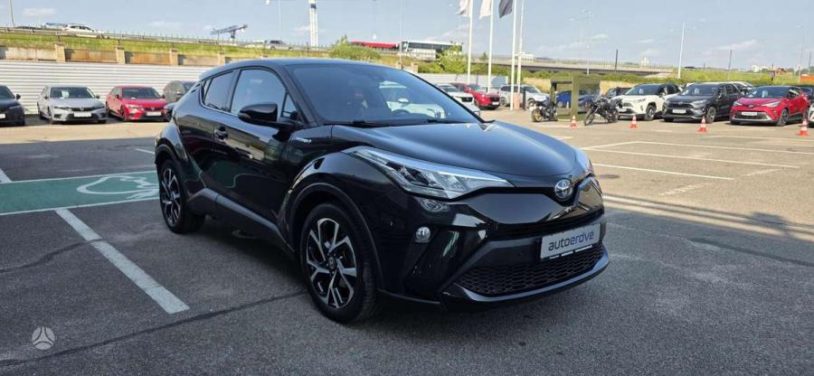 Melns Toyota C-HR 2021 Viļņa, ar dzinēja tilpumu 1.99 L un nobraukumu 94 tūkst. km par 23600 €, foto 4 vietnē AUTOMOTO.COM.LV