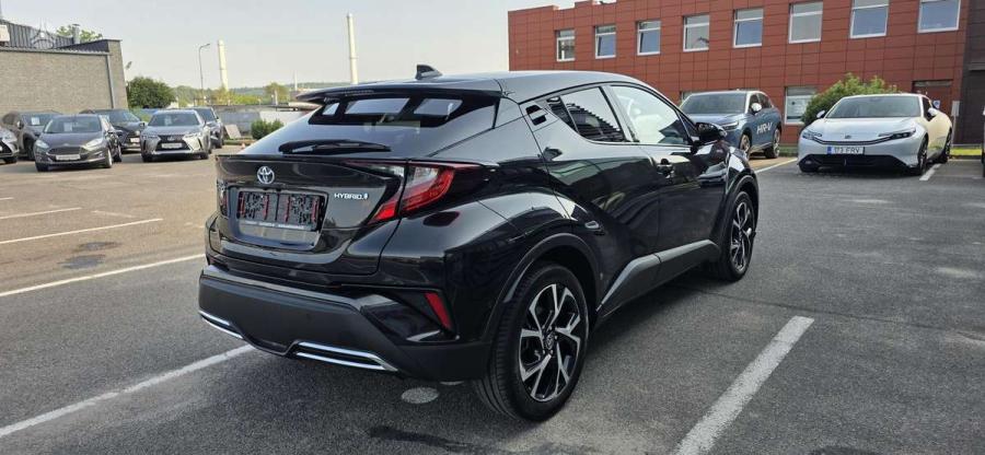 Melns Toyota C-HR 2021 Viļņa, ar dzinēja tilpumu 1.99 L un nobraukumu 94 tūkst. km par 23600 €, foto 5 vietnē AUTOMOTO.COM.LV