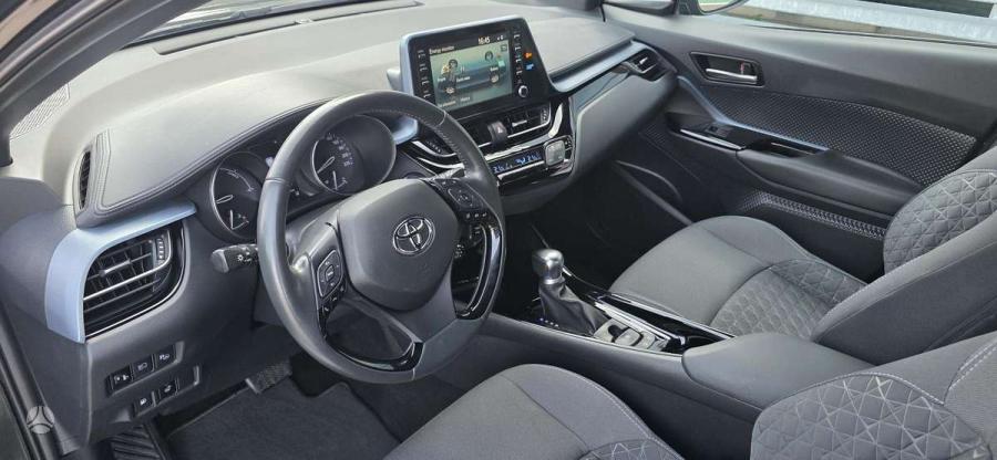 Melns Toyota C-HR 2021 Viļņa, ar dzinēja tilpumu 1.99 L un nobraukumu 94 tūkst. km par 23600 €, foto 18 vietnē AUTOMOTO.COM.LV