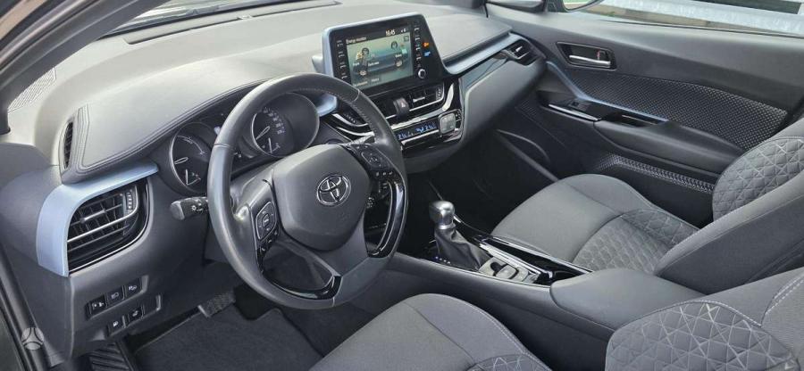 Melns Toyota C-HR 2021 Viļņa, ar dzinēja tilpumu 1.99 L un nobraukumu 94 tūkst. km par 23600 €, foto 18 vietnē AUTOMOTO.COM.LV