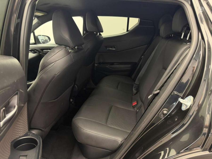 Melns Toyota C-HR 2021 Panevēža, ar dzinēja tilpumu 1.80 L un nobraukumu 58 tūkst. km par 22690 €, foto 13 vietnē AUTOMOTO.COM.LV
