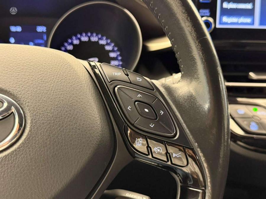 Melns Toyota C-HR 2021 Panevēža, ar dzinēja tilpumu 1.80 L un nobraukumu 58 tūkst. km par 22690 €, foto 22 vietnē AUTOMOTO.COM.LV