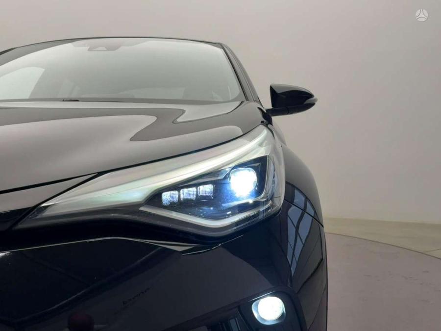 Melns Toyota C-HR 2021 Panevēža, ar dzinēja tilpumu 1.80 L un nobraukumu 58 tūkst. km par 22690 €, foto 38 vietnē AUTOMOTO.COM.LV
