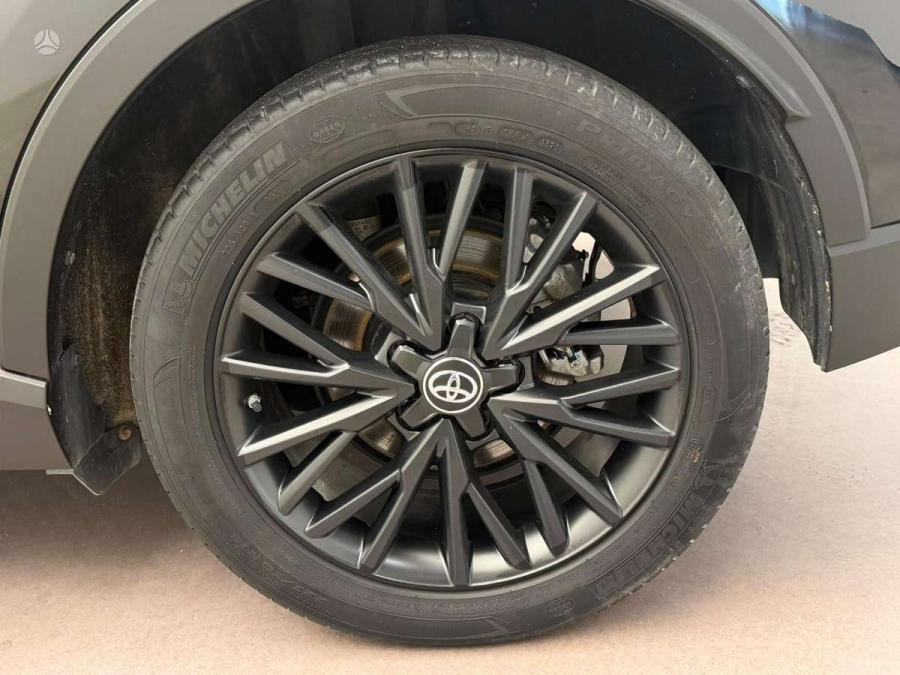 Melns Toyota C-HR 2021 Panevēža, ar dzinēja tilpumu 1.80 L un nobraukumu 58 tūkst. km par 22690 €, foto 41 vietnē AUTOMOTO.COM.LV
