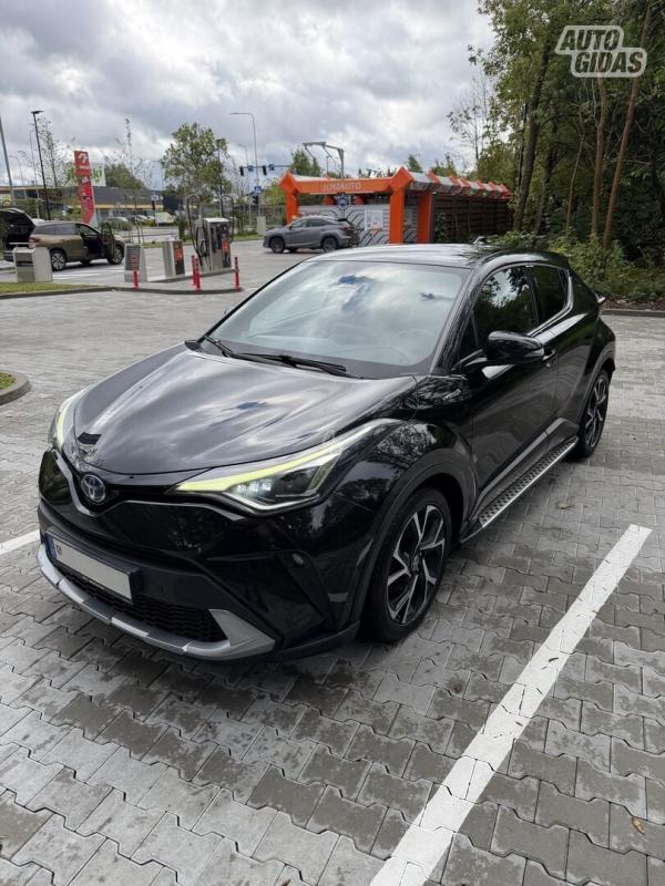 Melns Toyota C-HR 2021 Viļņa, ar dzinēja tilpumu 2.00 L un nobraukumu 150 tūkst. km par 18900 €, foto 1 vietnē AUTOMOTO.COM.LV