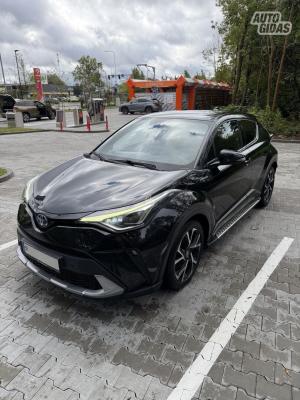Black Toyota C-HR 2021 in Vilnius, with an engine capacity of 2.00 L and mileage of 150 thousand km for 18900 €, photo  on AUTOMOTO.COM.LV