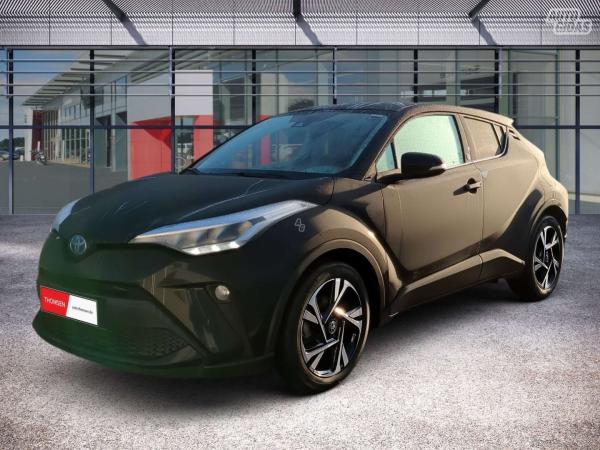 Black Toyota C-HR 2022 in Kaunas, with an engine capacity of 2.00 L and mileage of 33 thousand km for 27757 €, photo 2 on AUTOMOTO.COM.LV