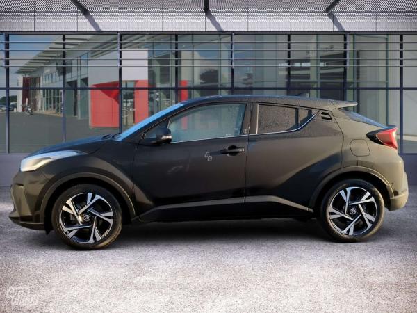 Black Toyota C-HR 2022 in Kaunas, with an engine capacity of 2.00 L and mileage of 33 thousand km for 27757 €, photo 5 on AUTOMOTO.COM.LV