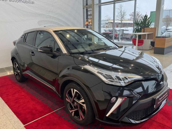 Черный Тойота C-HR 2022 в Шяуляй, объемом двигателя 1.80 л и пробегом 36 тыс. км за 23900 €, фото 2 на AUTOMOTO.COM.LV